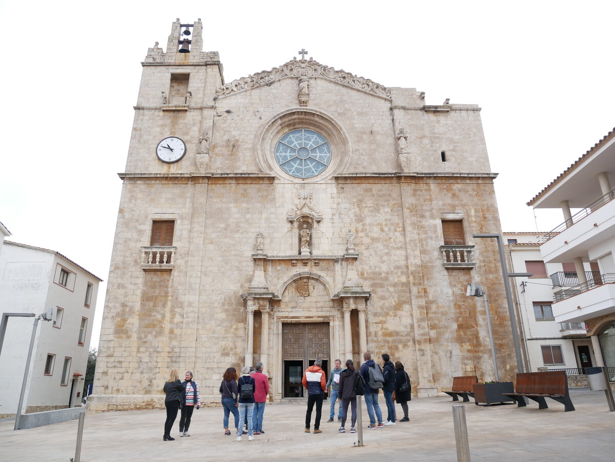 Visita guiada amb els alumnes pel barri vell de l'Escala i la casa de ...